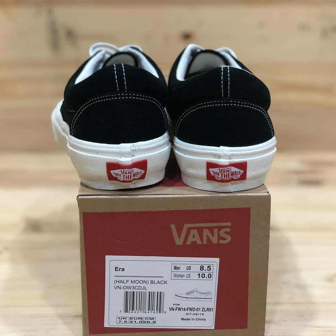 Vans Era Half Moon Black White Fesyen Pria Sepatu Sneakers Di Carousell