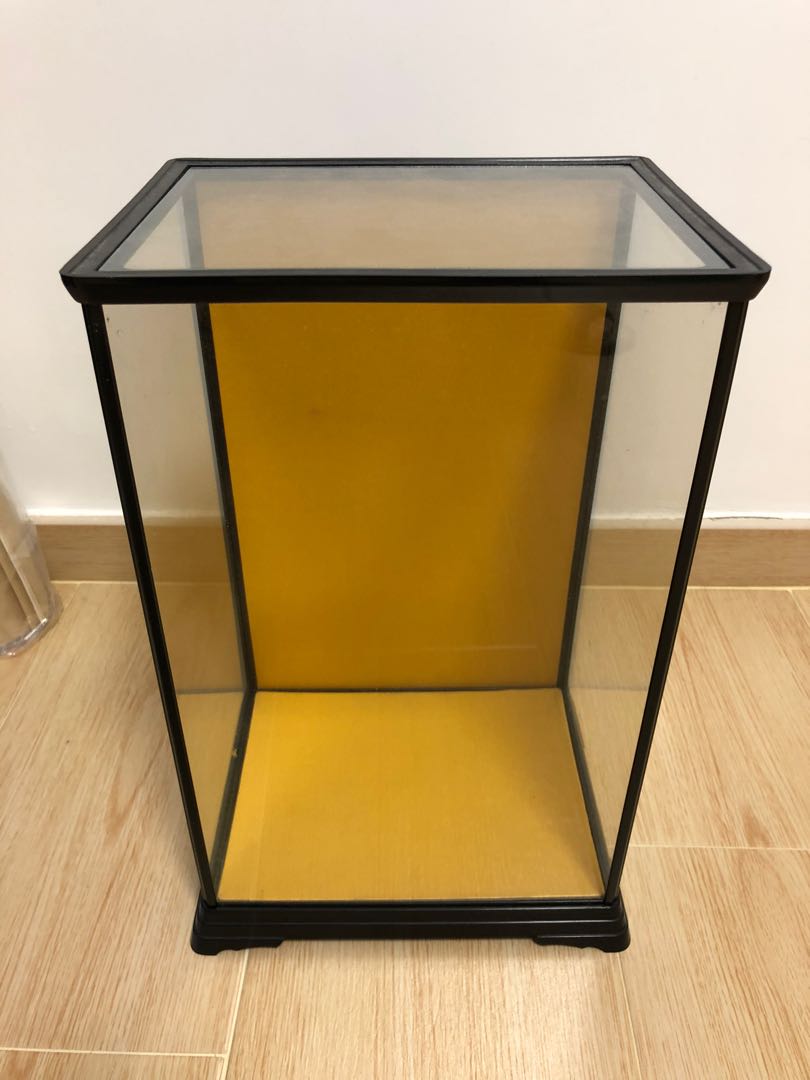 玻璃展示盒 glass display box 興趣及遊戲 玩具 遊戲類 Carousell