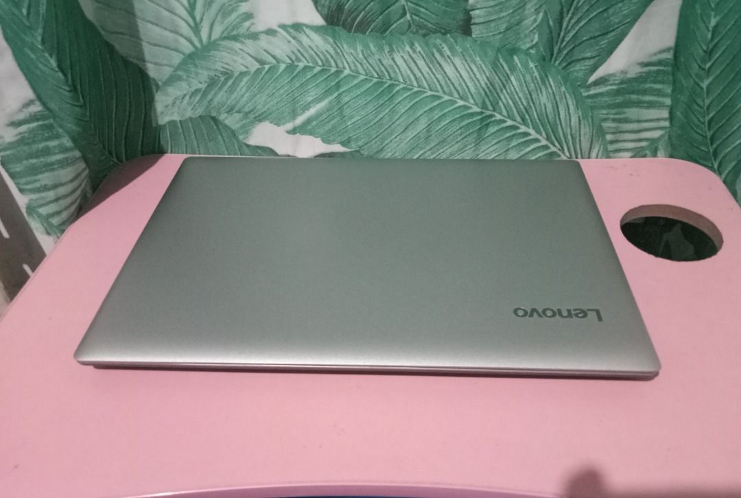 Laptop Lenovo 330 AMD Ryzen 5 2500U W Radeon Vega Mobile GFX 8CPUs 2