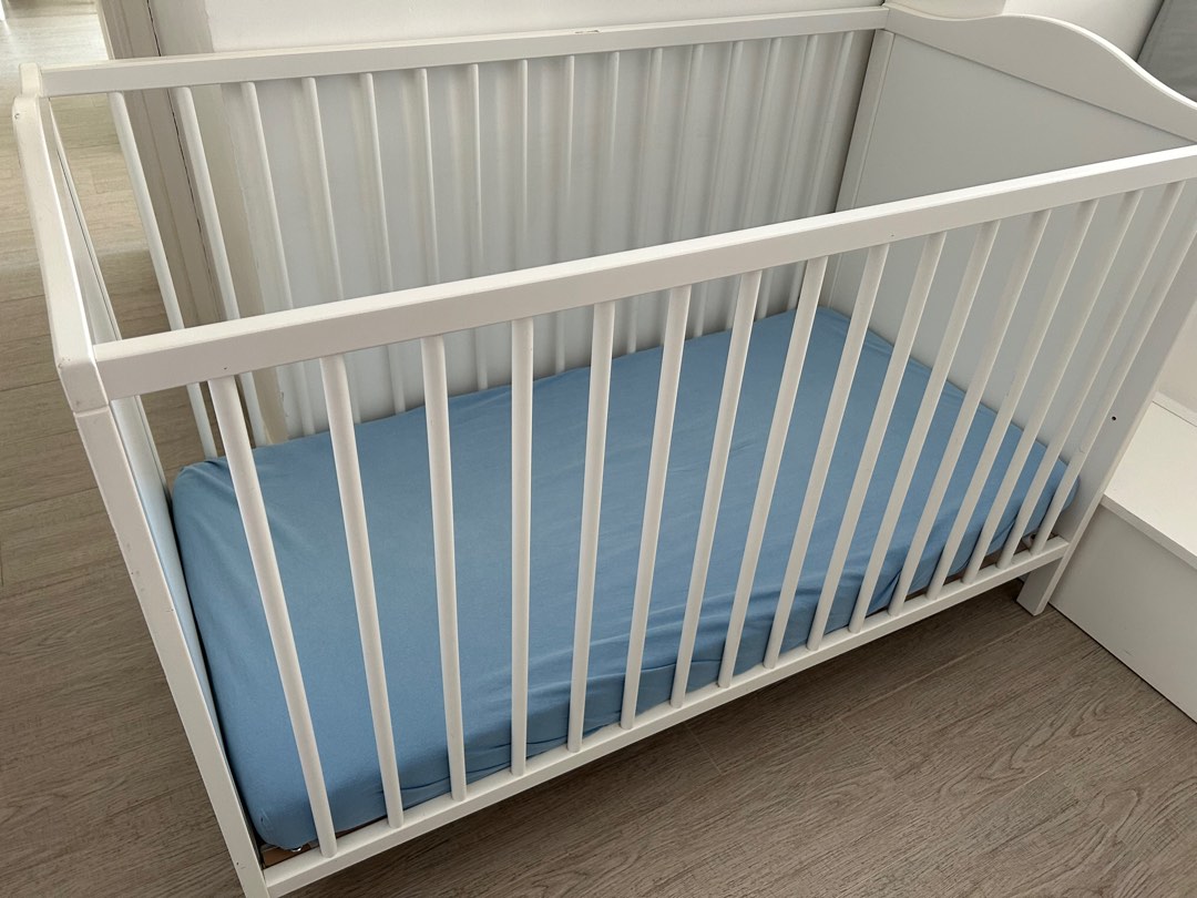 IKEA bed 0 3 years 兒童孕婦用品 兒童傢具 兒童傢具 小童床 Carousell