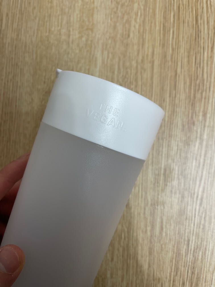 台灣製The vegan 維根樂飲杯水瓶650ml 共兩個可分開買 家具及居家用品 浴室廚房用品配件在旋轉拍賣