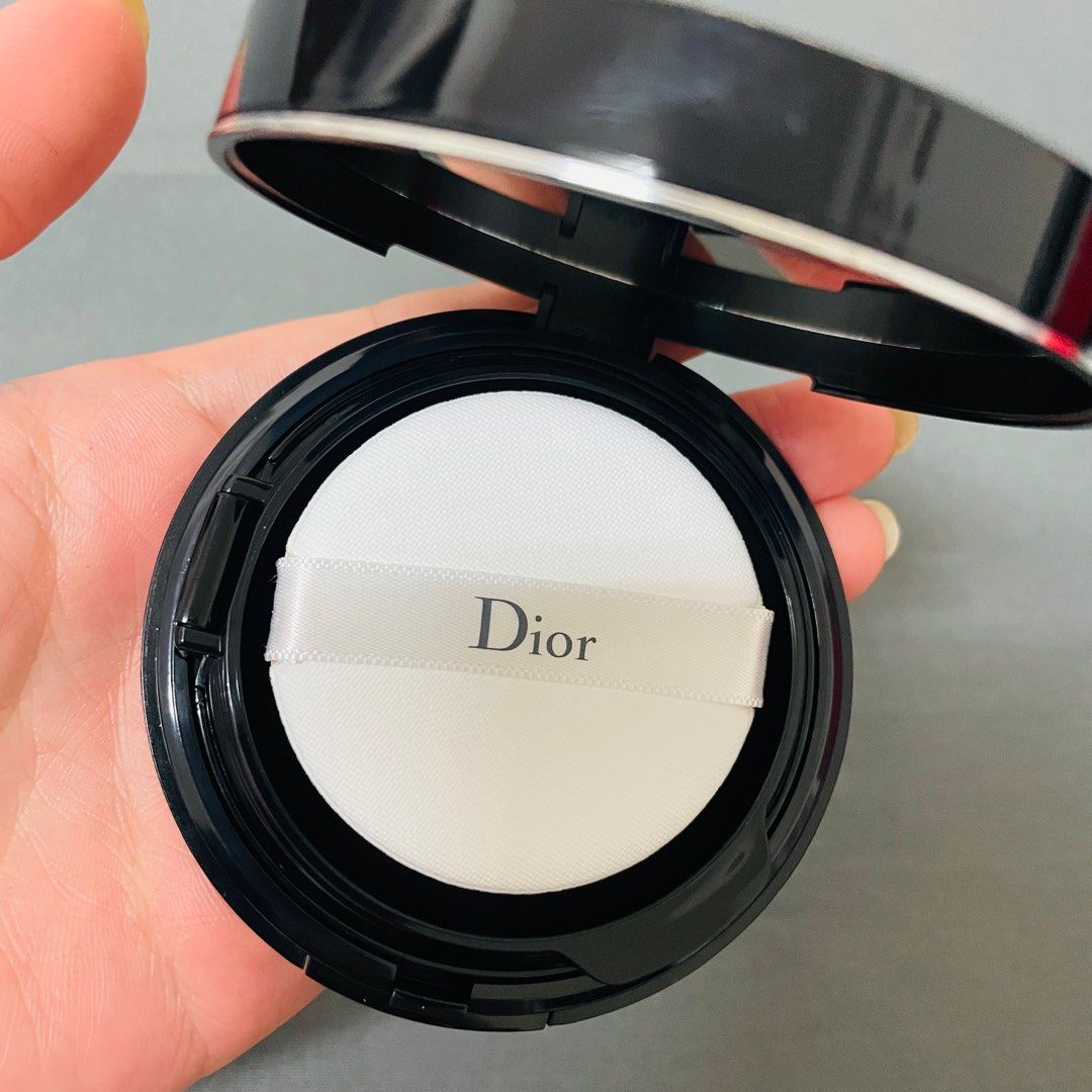 Dior 氣墊粉餅 限量版 香水美妝保養 臉部彩妝保養與清潔 化妝品在旋轉拍賣