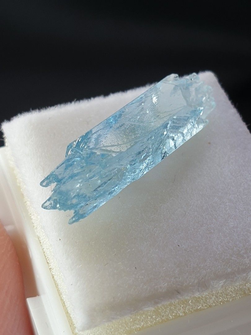 Rare Icy Blue Aquamarine With Multiple Terminations Hobbies Toys