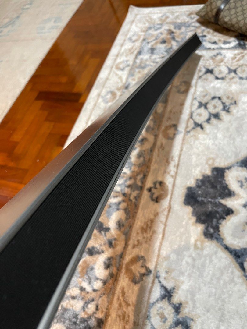 SAMSUNG SOUND BAR CURVE Audio Soundbars Speakers Amplifiers On