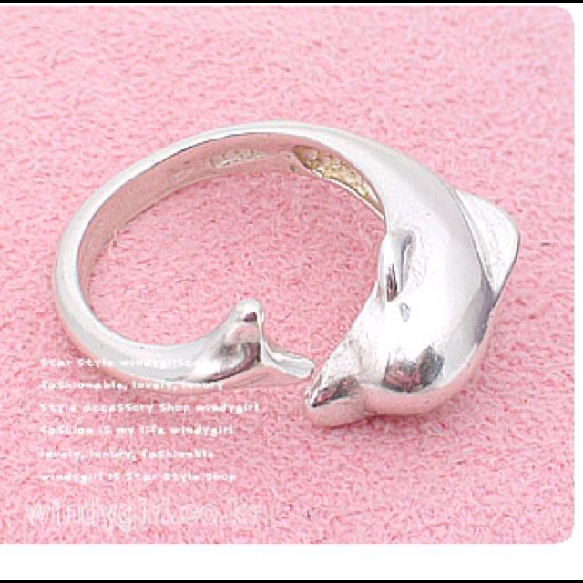 Dolphin ring, Women's Fashion, Jewelry & Organisers, Rings on Carousell