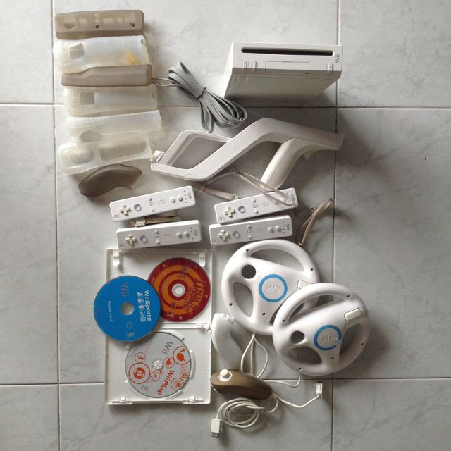 Full set of Wii for sales, Computers & Tech, Parts & Accessories ...