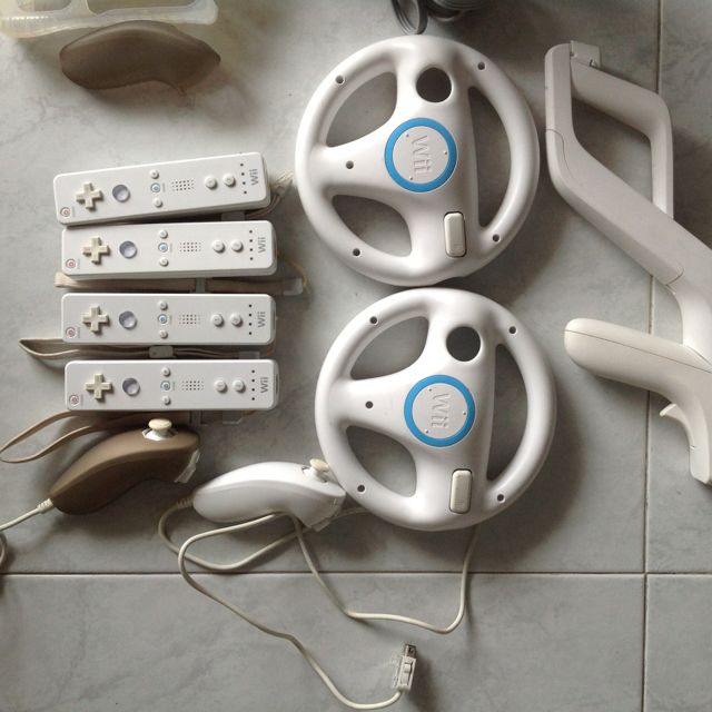 Full set of Wii for sales, Computers & Tech, Parts & Accessories ...