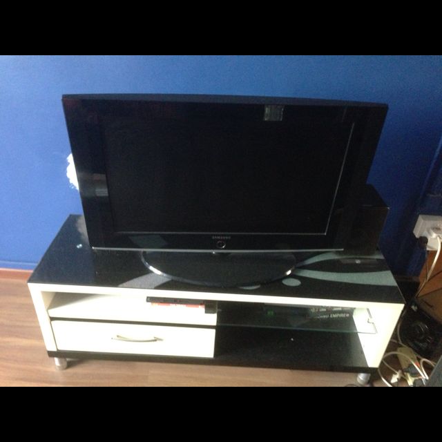 32 inch TV & Tv Stand, Furniture & Home Living, Furniture, TV Consoles ...