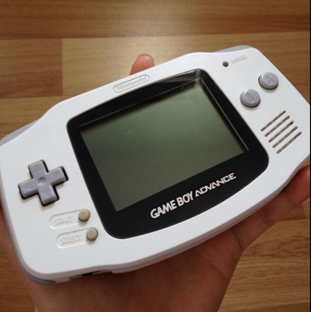 Gameboy advance (white), Hobbies & Toys, Toys & Games on Carousell