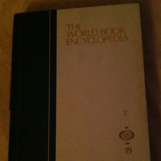 WORLD BOOK ENCYClOPEDIA x22, Hobbies & Toys, Books & Magazines ...