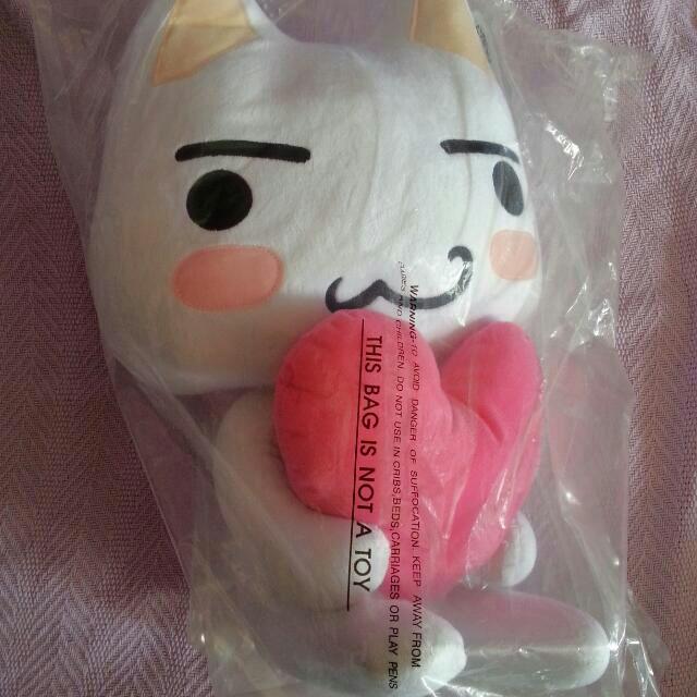 Toro Inoue White Cat, Hobbies & Toys, Toys & Games on Carousell