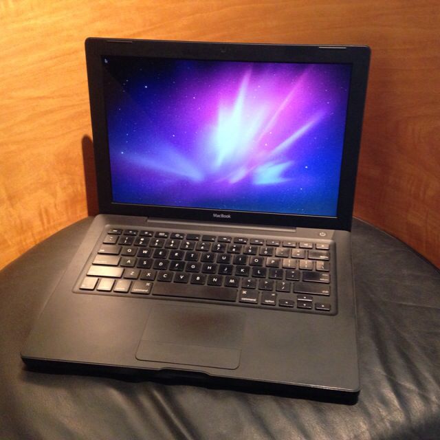 Vintage Macbook, Furniture & Home Living, Home Decor, Clocks on Carousell