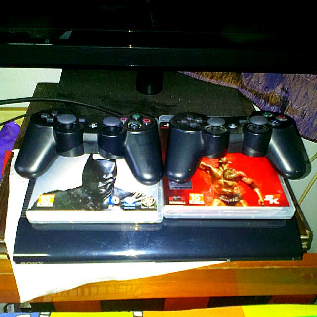 250gb PS3 console with 2 controllers, 2 games(batman arkham origins and ...