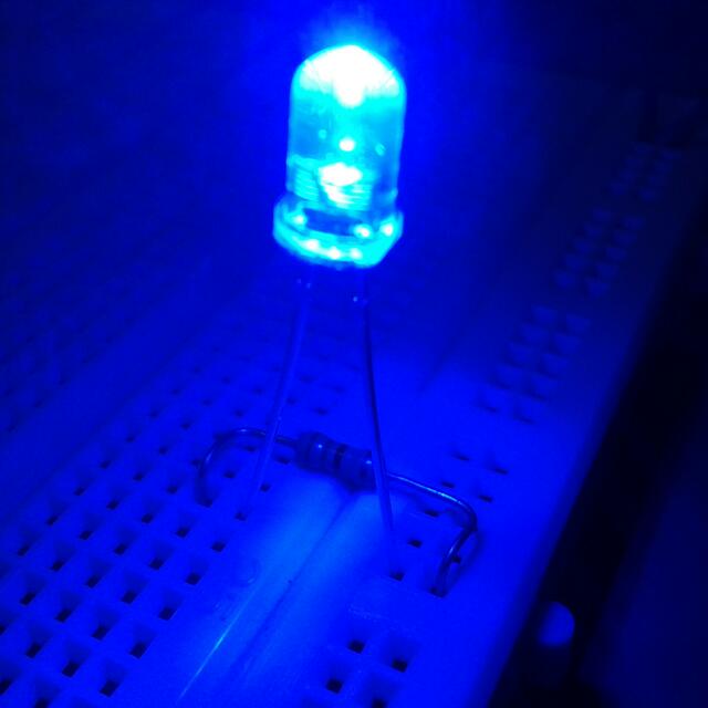 Blue LED 5mm Round Light Emitting Diodes, Furniture & Home Living ...
