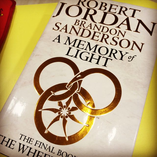 A Memory of Light by Robert Jordan and Brandon Sanderson (Final volume ...
