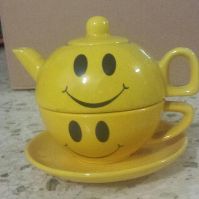 Smiley Face Teapot/cup Set, Furniture & Home Living, Home Decor, Vases ...