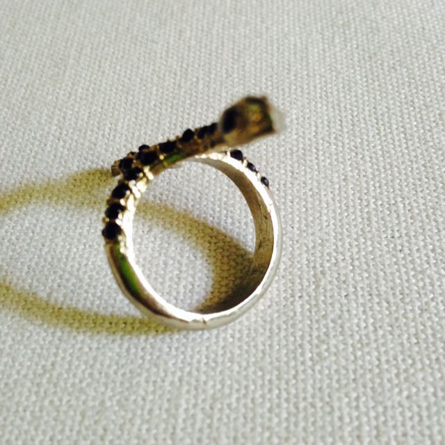 Diva Snake Ring, Women's Fashion, Jewelry & Organisers, Body Jewelry on ...