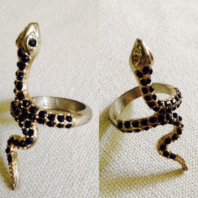 Diva Snake Ring, Women's Fashion, Jewelry & Organisers, Body Jewelry on ...