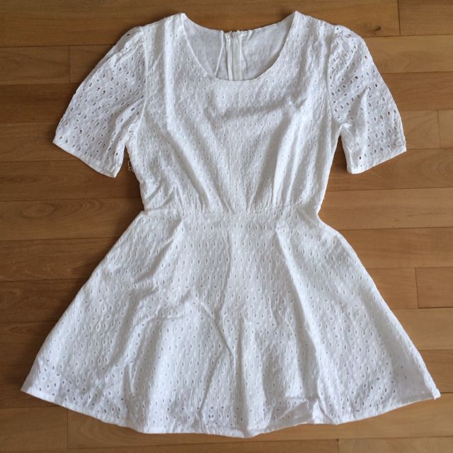 PENDING Simple White Flare Dress, Women's Fashion, Dresses & Sets ...
