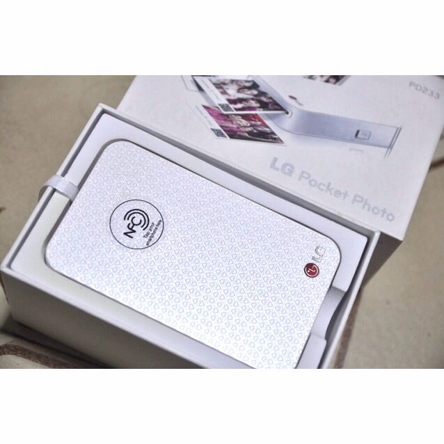 LG Pocket Photo Printer PD233, Photography on Carousell
