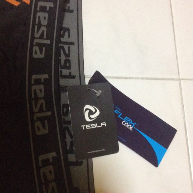 Tesla Compression Short Pants, Men's Fashion, Activewear on Carousell