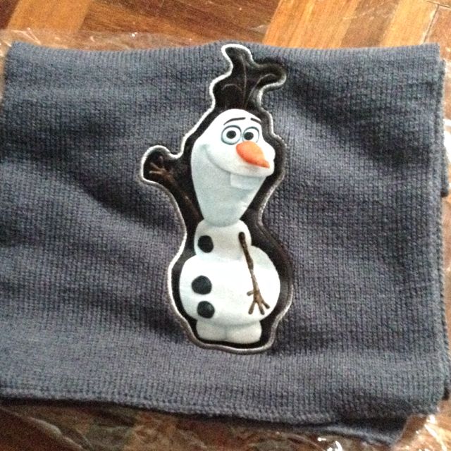 Frozen Olaf Scarf, Hobbies & Toys, Toys & Games on Carousell