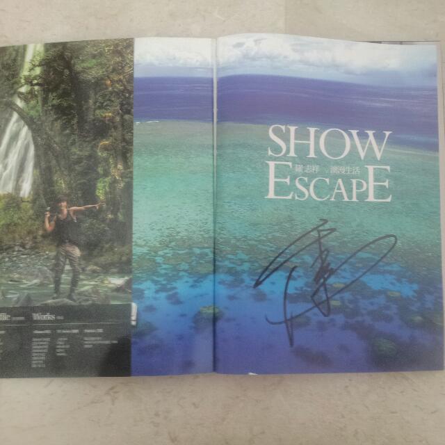 Show Luo SIGNED picture book EscapE Collection., Hobbies & Toys ...