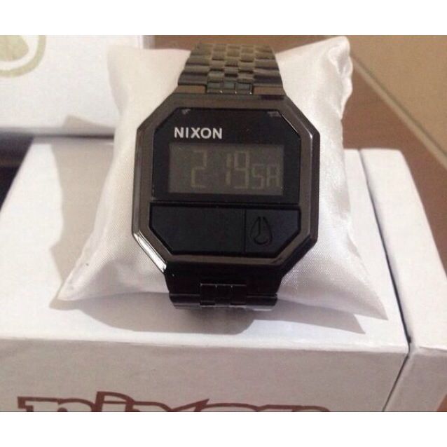NIXON Re-Run Replica, Men's Fashion, Activewear on Carousell