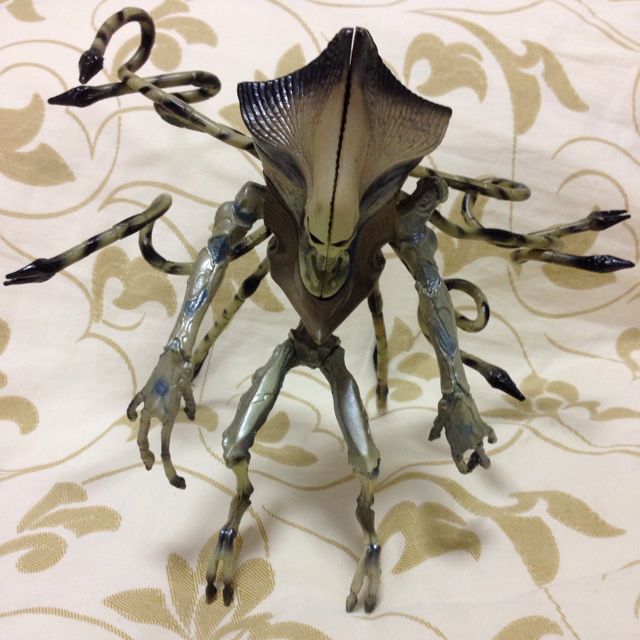 ID4 Independence Day Alien Supreme Commander 8 " Figure by Trendmasters ...