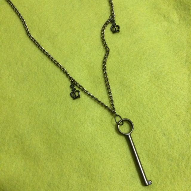 BN Key Pendant And Crowns Charm With Chain, Hobbies & Toys, Memorabilia ...