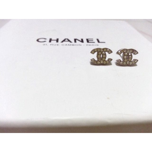 Chanel Classic Mini Ear Studs, Luxury on Carousell