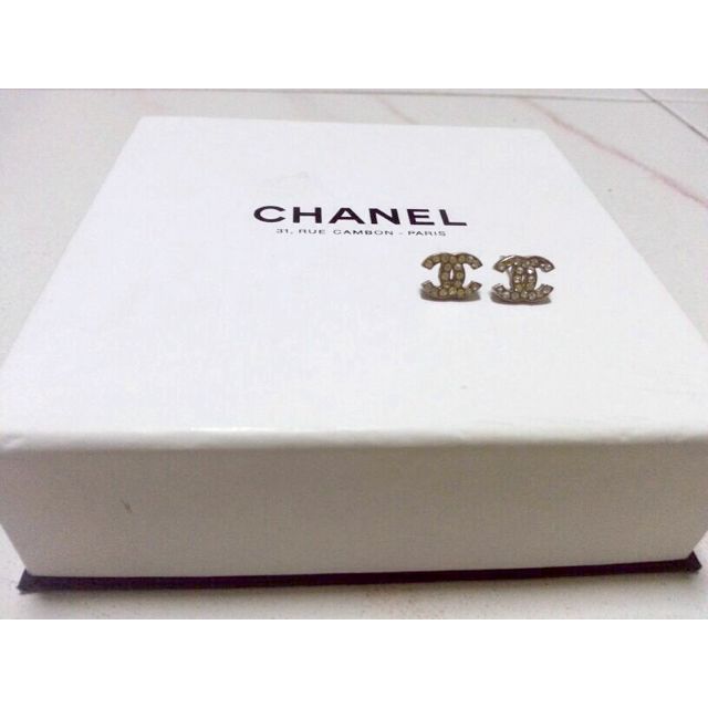 Chanel Classic Mini Ear Studs, Luxury on Carousell