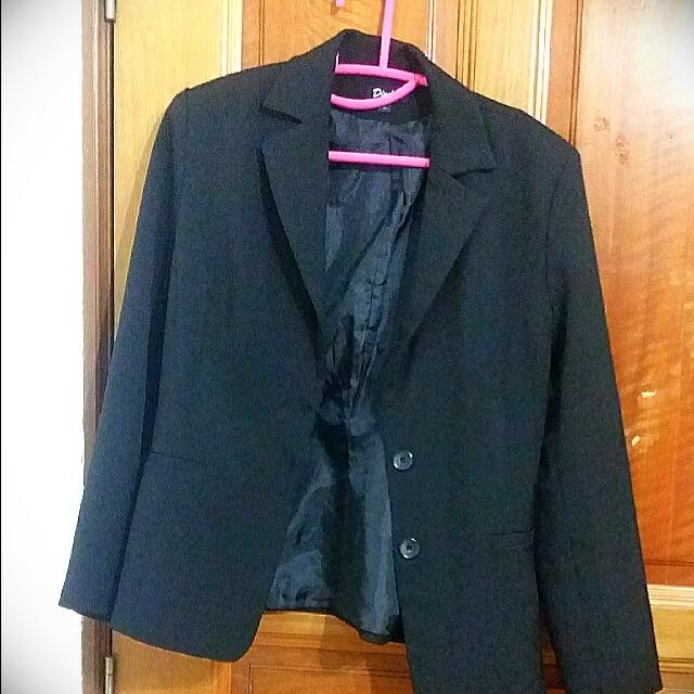 DinDin Blazer, Women's Fashion, Coats, Jackets and Outerwear on Carousell
