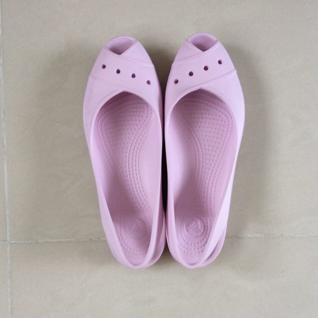 Authentic Pink Crocs Shoes, Women's Fashion, Footwear, Flipflops and ...