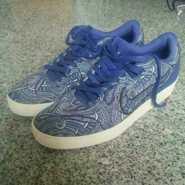 Kobe Nsw Lifestyle, Sports Equipment, Sports & Games, Racket & Ball ...
