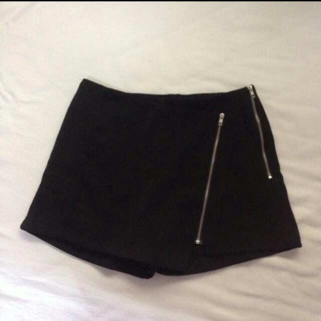 Ohsofickle Zipper Shorts, Women's Fashion, Bottoms, Shorts on Carousell