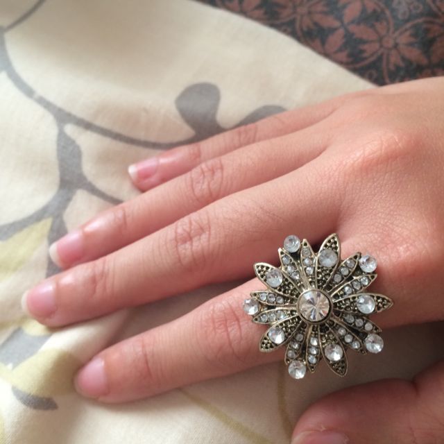 Flower Statement Ring, Women's Fashion, Jewelry & Organisers, Necklaces ...