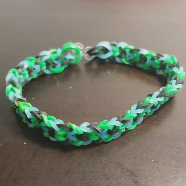 Inverted fishtail loom band, Hobbies & Toys, Stationery & Craft, Craft ...