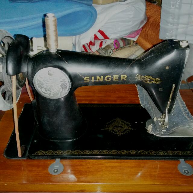 Singer Sewing Machine, Hobbies & Toys, Toys & Games on Carousell