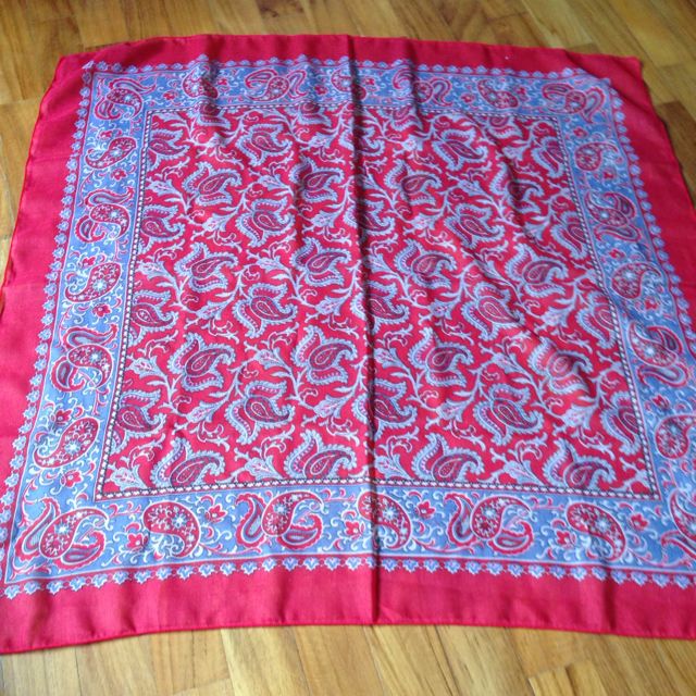 Singapore Airline Scarf, Women's Fashion, Watches & Accessories ...