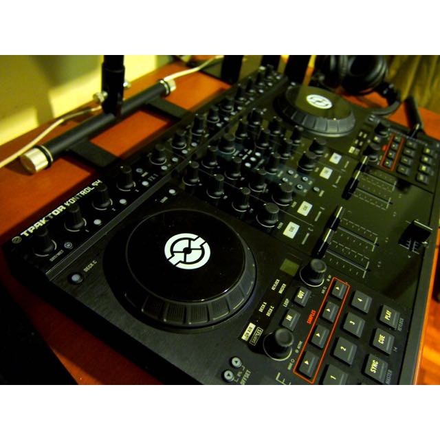 TRAKTOR KONTROL S4 Full Set + ALESIS Active Monitor Speakers, Audio ...