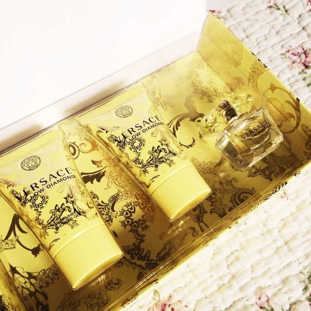 Versace Yellow Diamond Perfume Gift Set SOLD OUT, Women's Fashion ...
