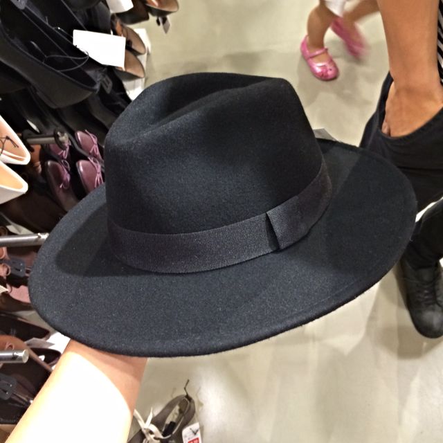 H&M Hat, Women's Fashion, Watches & Accessories, Hats & Beanies on ...