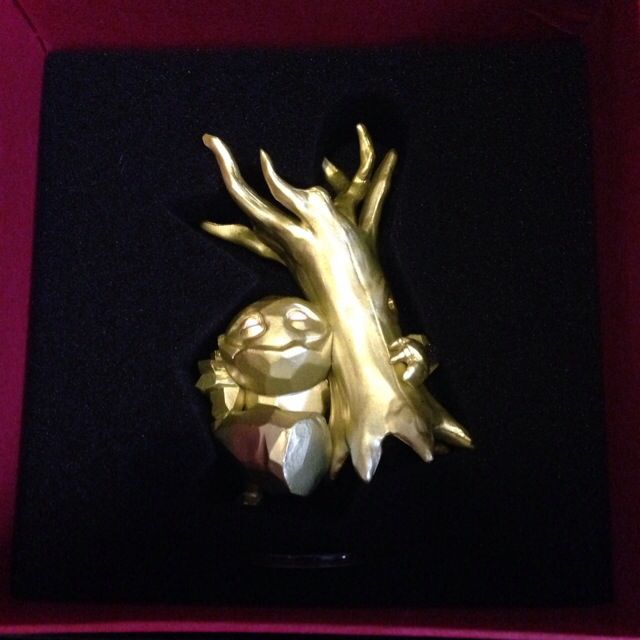 DOTA 2 Gold Demi Hero, Hobbies & Toys, Toys & Games on Carousell