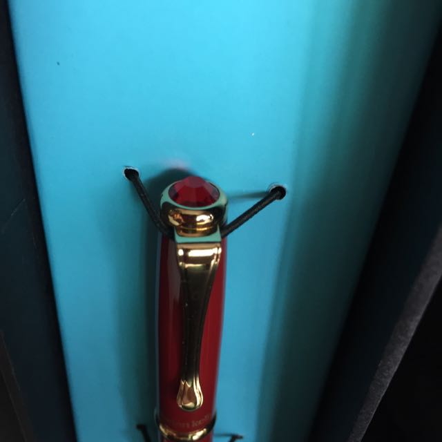 Helen Kelly Red Crown Pen (new), Women's Fashion, Jewelry & Organisers ...