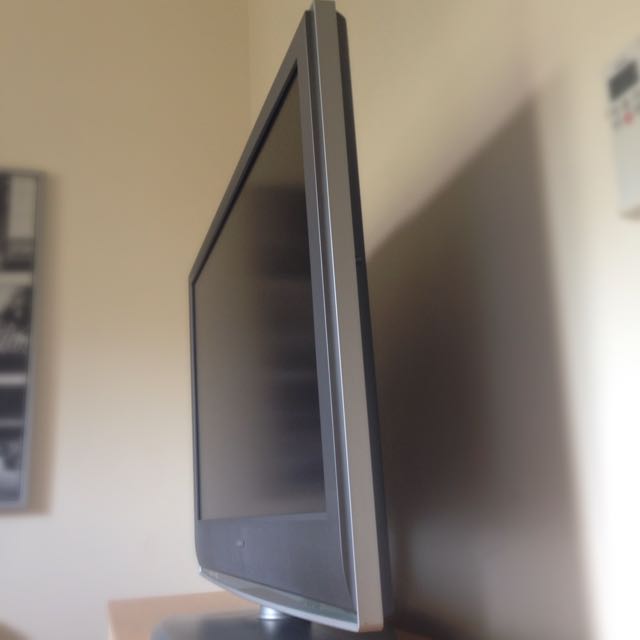 Sony Bravia KDL40S2000 40-Inch Flat Panel TV, Computers & Tech, Parts ...