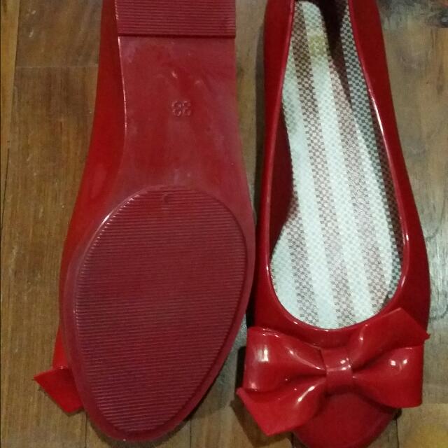 Red Rubber Shoes, Women's Fashion, Footwear, Sneakers on Carousell