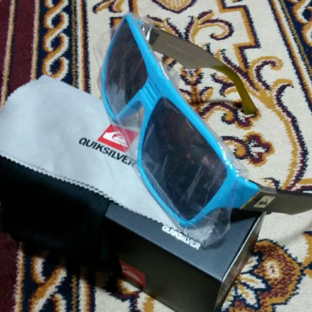 Quicksilver Shade, Sports Equipment, Hiking & Camping on Carousell