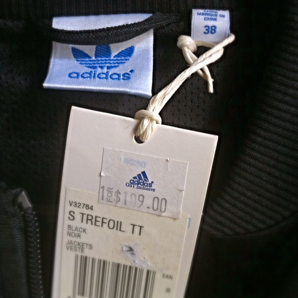 Authentic Adidas Originals Jacket, Women's Fashion, Footwear, Sneakers ...