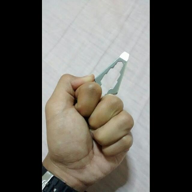 BN PUNCH DAGGER Trainer + Multitool, Men's Fashion, Bags, Belt bags ...